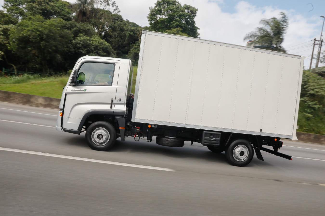 Avaliamos o Volkswagen Delivery Express+ com motor Euro 6 - Estradão