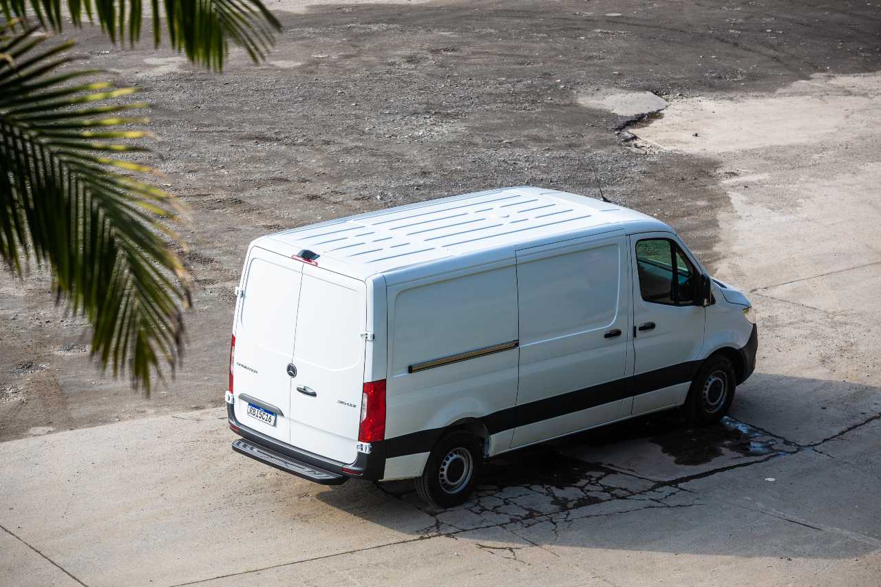 Novo Sprinter furgão é versátil e gostoso de dirigir - Estradão