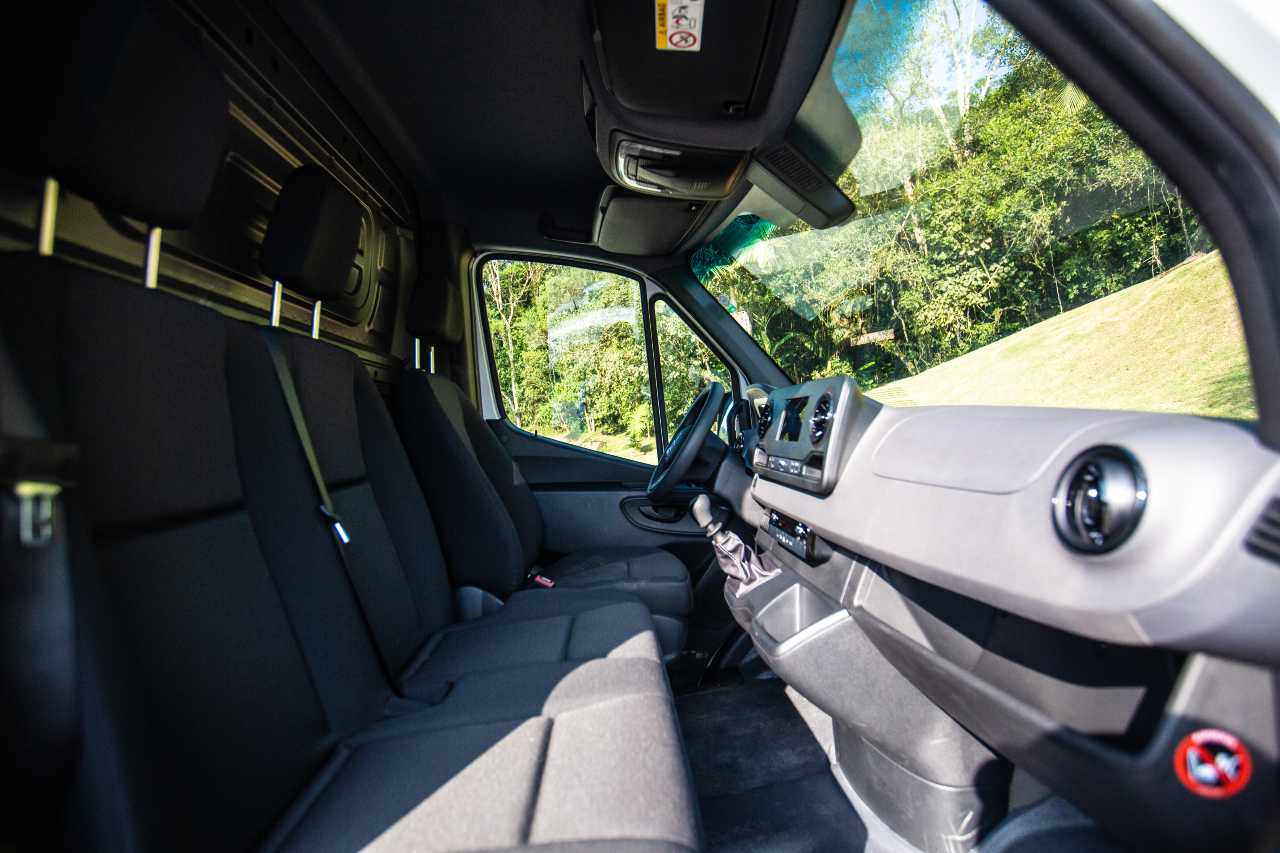 Novo Sprinter furgão é versátil e gostoso de dirigir - Estradão