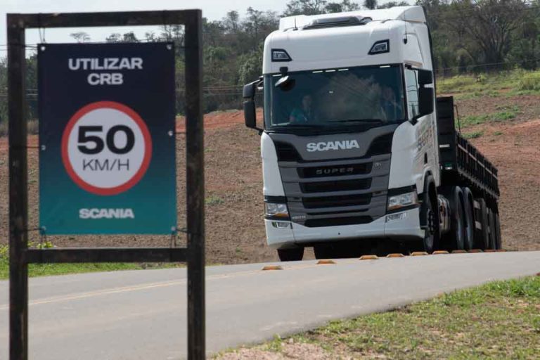 Dirigimos o Scania R 460 com o novo motor Super Euro 6 - Estradão