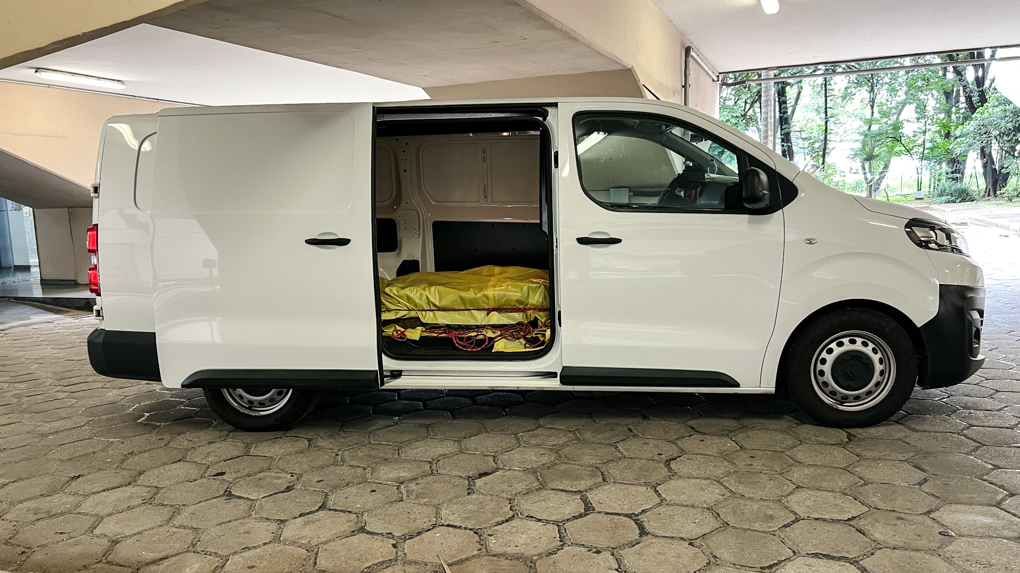 Avaliamos o Citroën e-Jumpy, furgão elétrico ideal para entregas ...