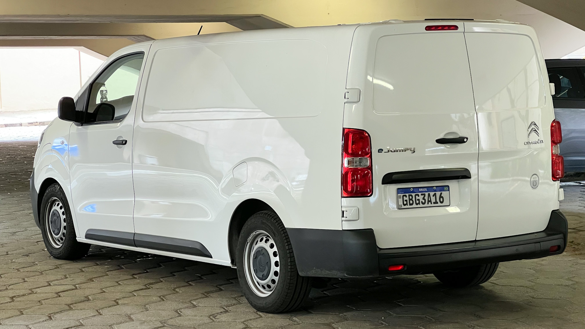 Avaliamos o Citroën e-Jumpy, furgão elétrico ideal para entregas ...