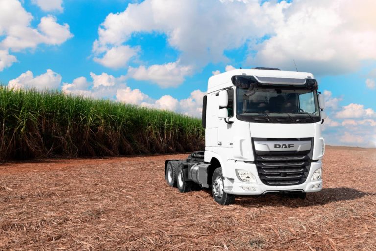 DAF XF 6x4 Off Road chega com até 530 cv e capacidade de 91 t - Estradão