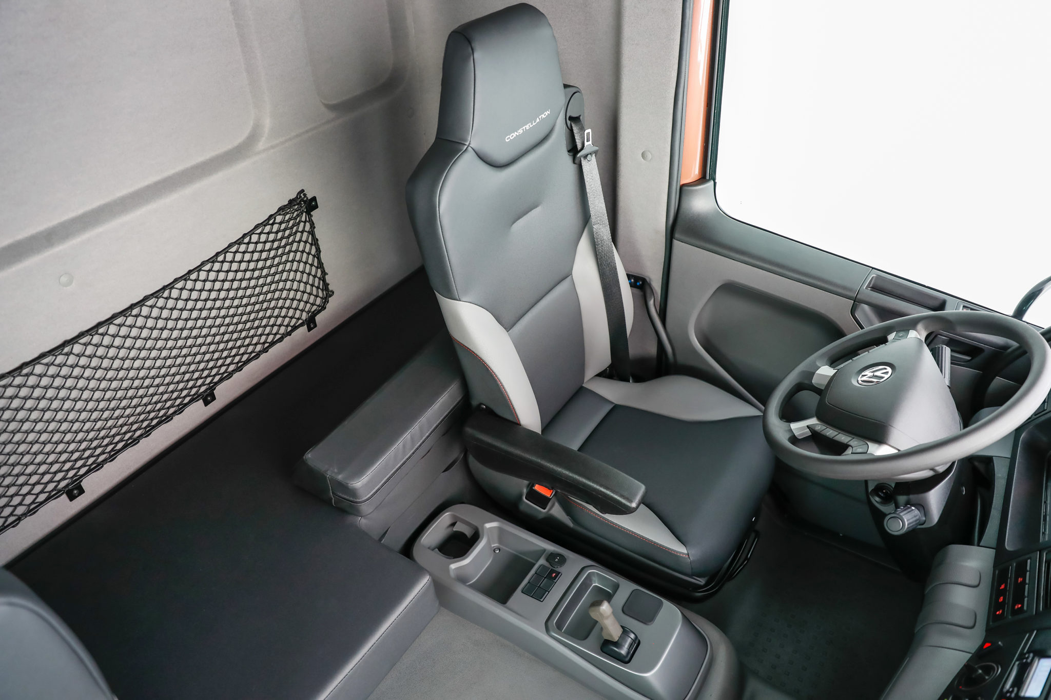 VW Constellation 26-320 traz bons atributos entre os semipesados - Estradão