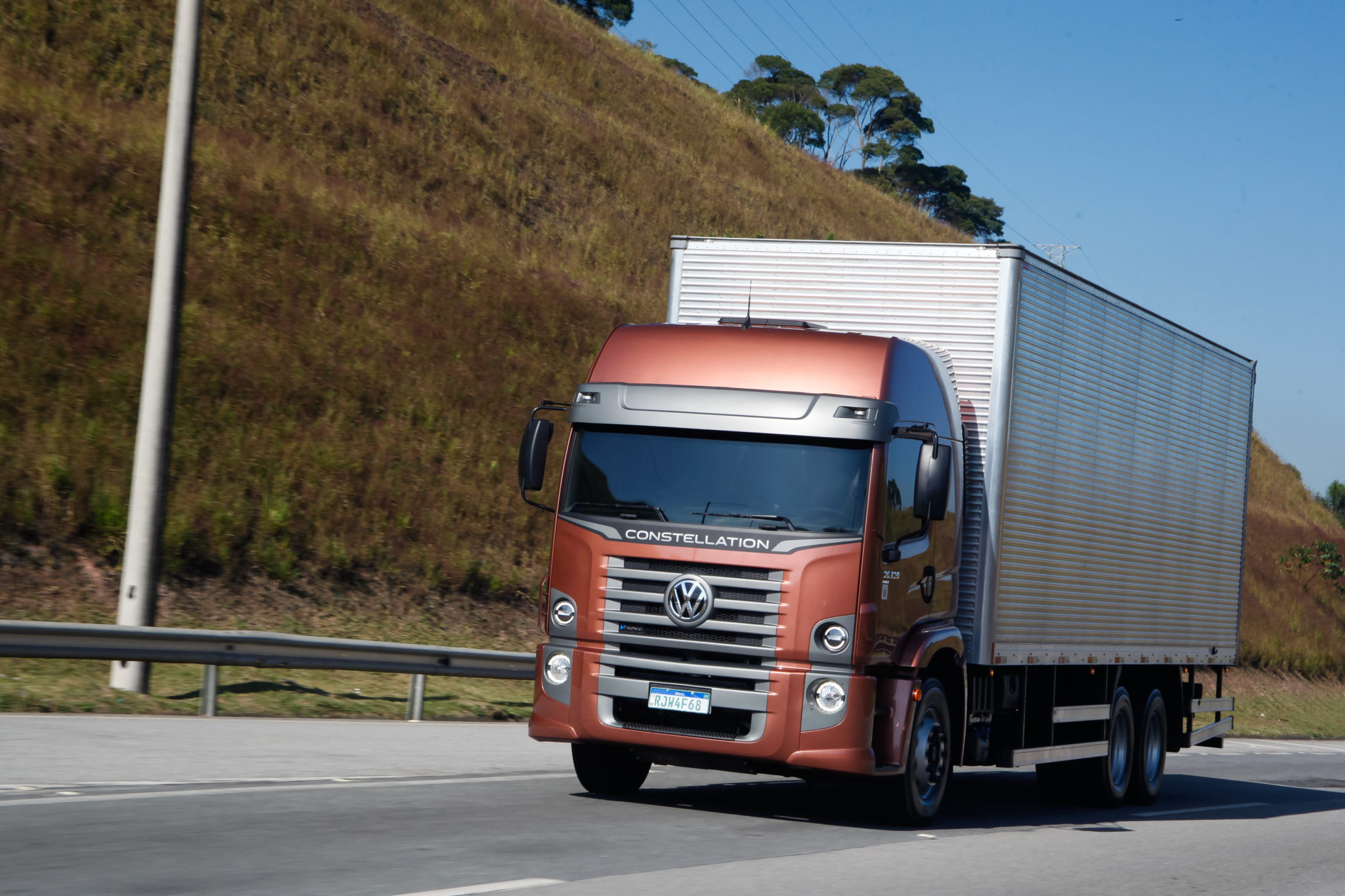 VW Constellation 26-320 traz bons atributos entre os semipesados - Estradão
