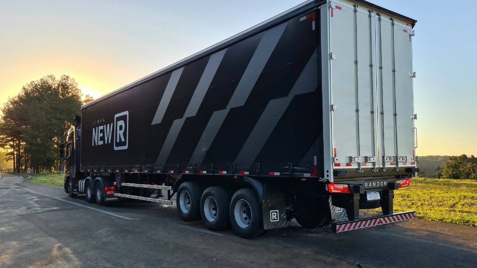 Randon lança semirreboque sider que ajuda a reduzir consumo do caminhão ...
