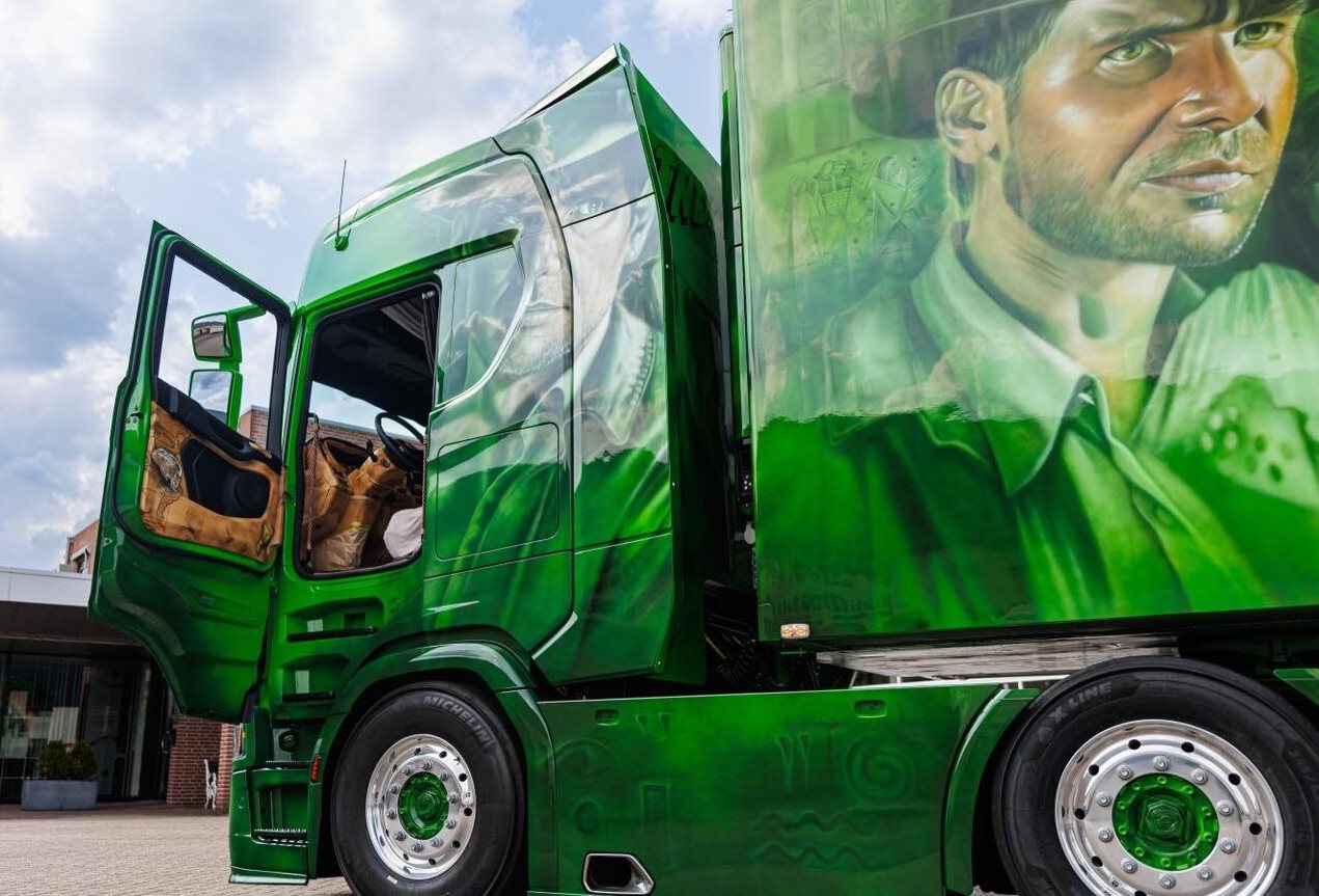 Scania R 660 tem personalização alusiva a Indiana Jones; veja como ...