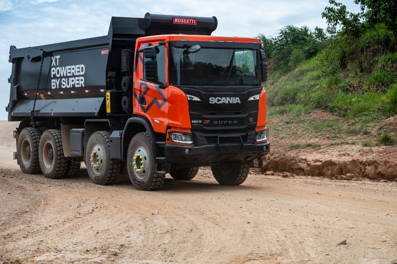 Andamos no Scania 560 G 8x4, novo caminhão off-road para mineração