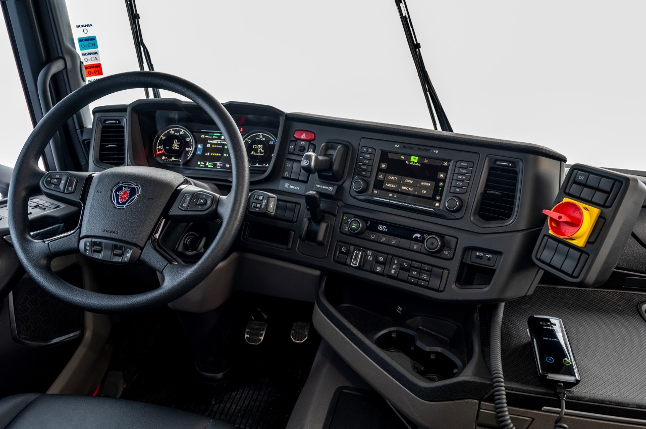 Andamos no Scania 560 G 8x4, novo caminhão off-road para mineração