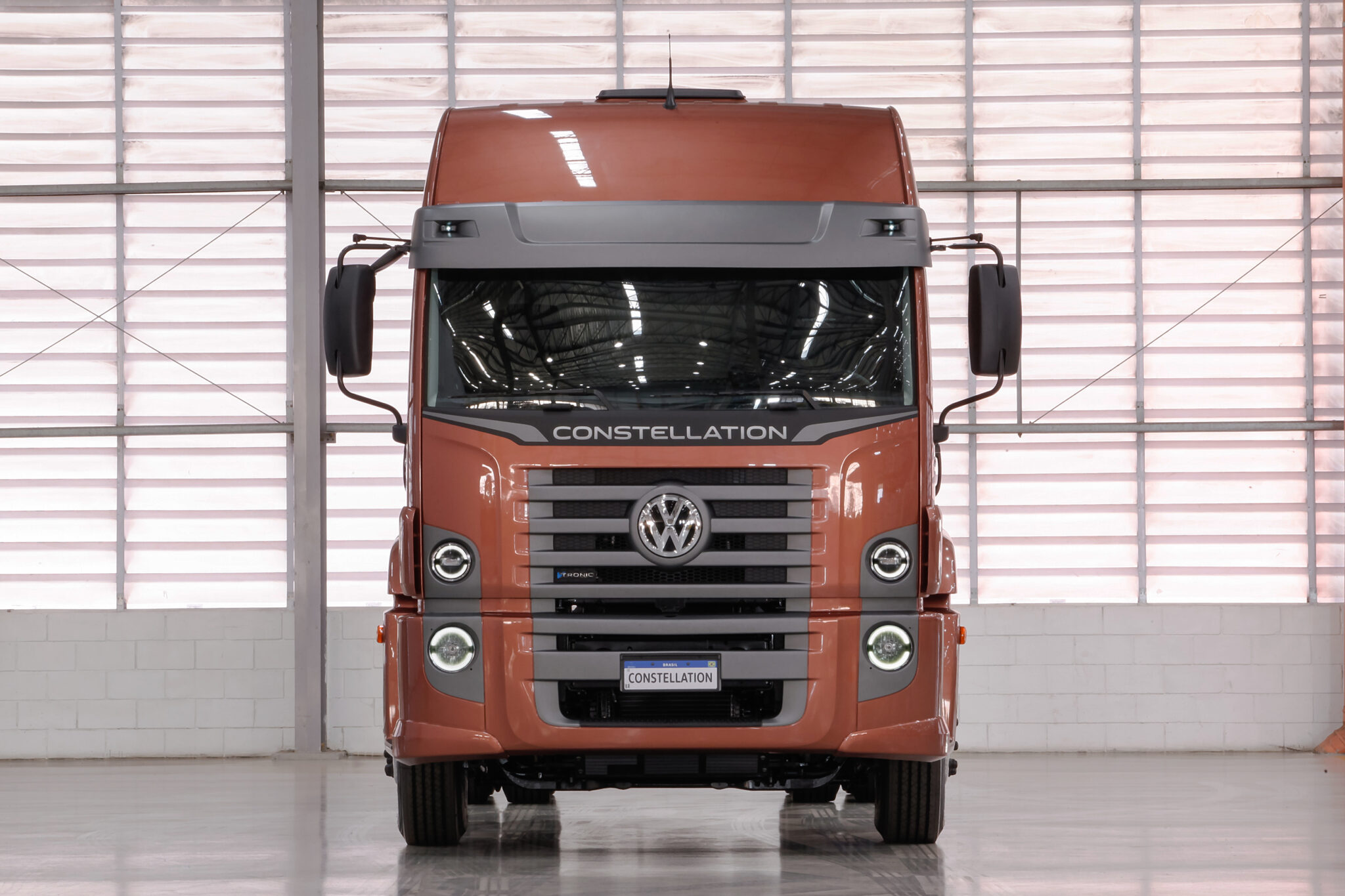 Volkswagen Constellation 26.260 6x2 x 26.320; qual é a melhor? - Estradão