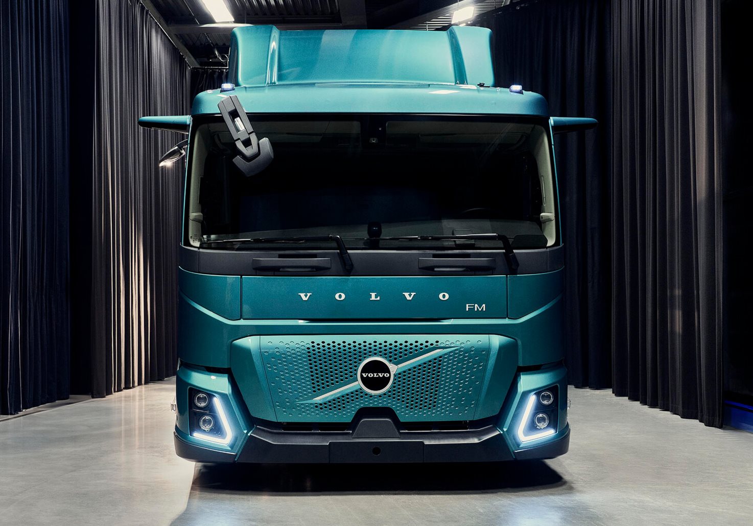 Volvo FM elétrico ganha a nova cabine do FH Aero - Estradão