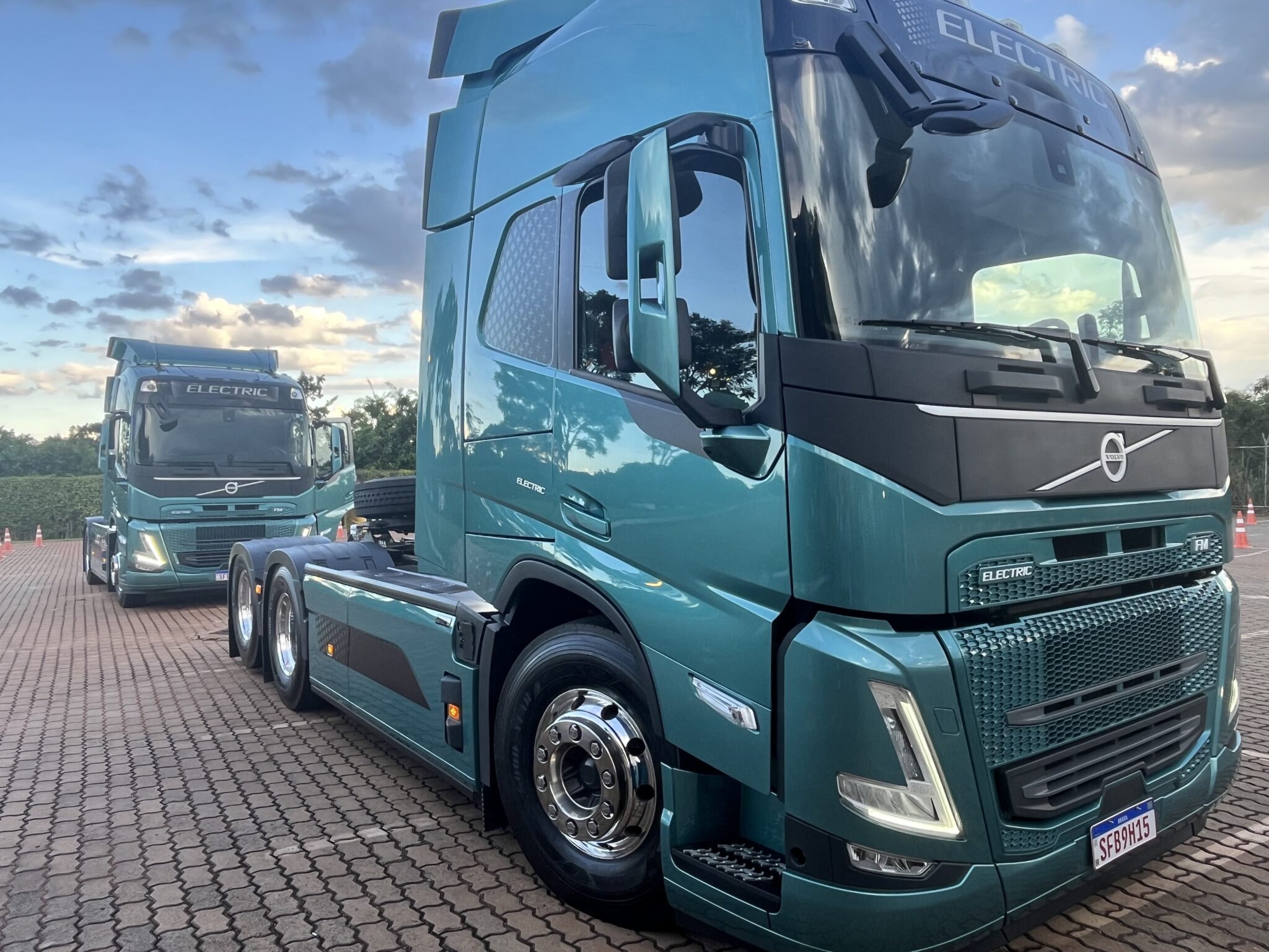Volvo FM Electric terá 2 t a mais de capacidade no eixo dianteiro; entenda - Estradão