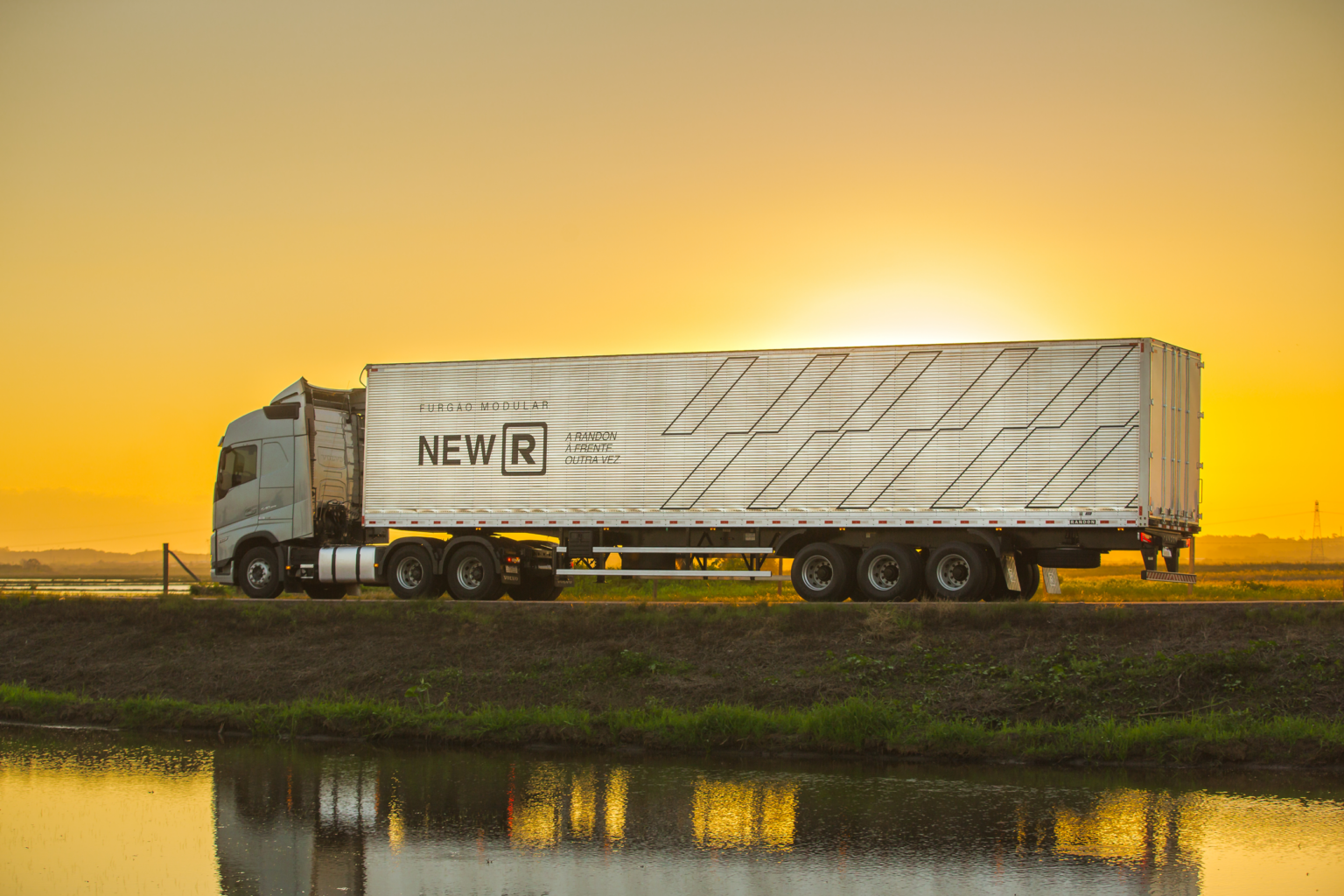 Randon lança furgão modular New R 1.000 kg mais leve - Estradão