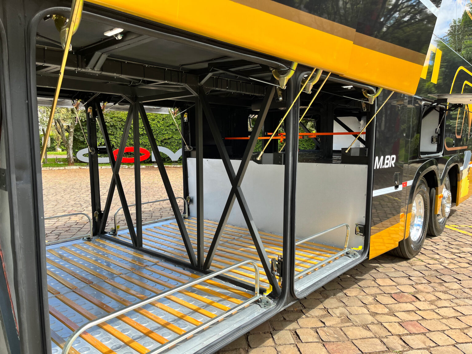 Comil apresenta linha 2025 do Campione HD Invictus - Estradão