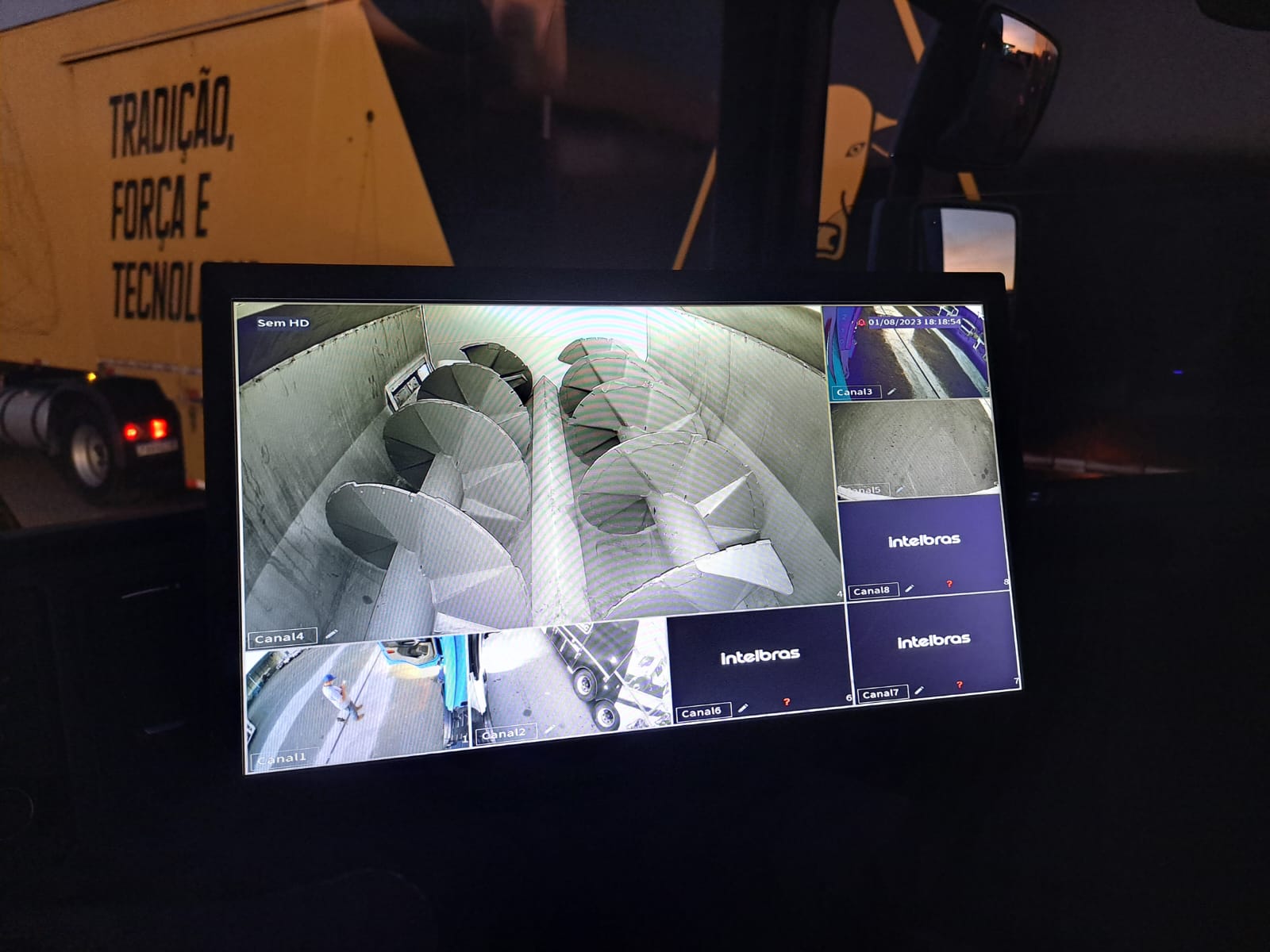 Scania P 280 XT 6x4 é preparado para o negócio pecuário; entenda - Estradão