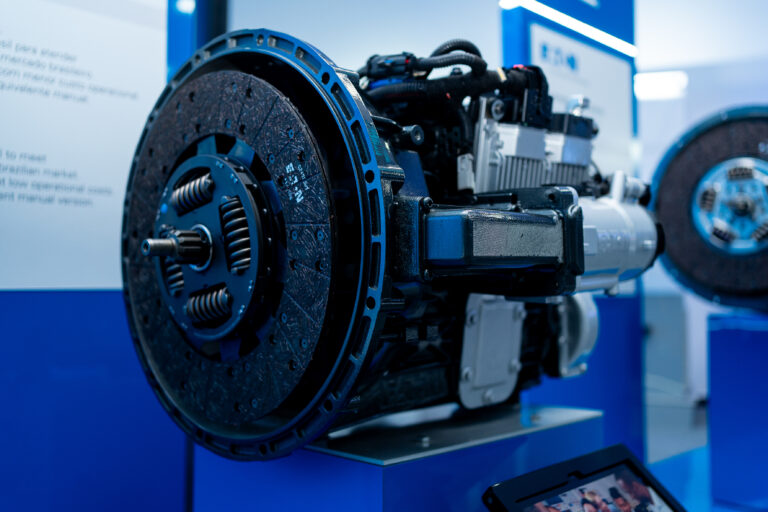 Eaton apresenta linha Advantor de transmissões para caminhões e ônibus ...