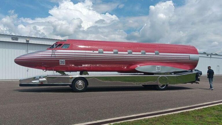 Avião que foi de Elvis Presley vira motorhome - Estradão
