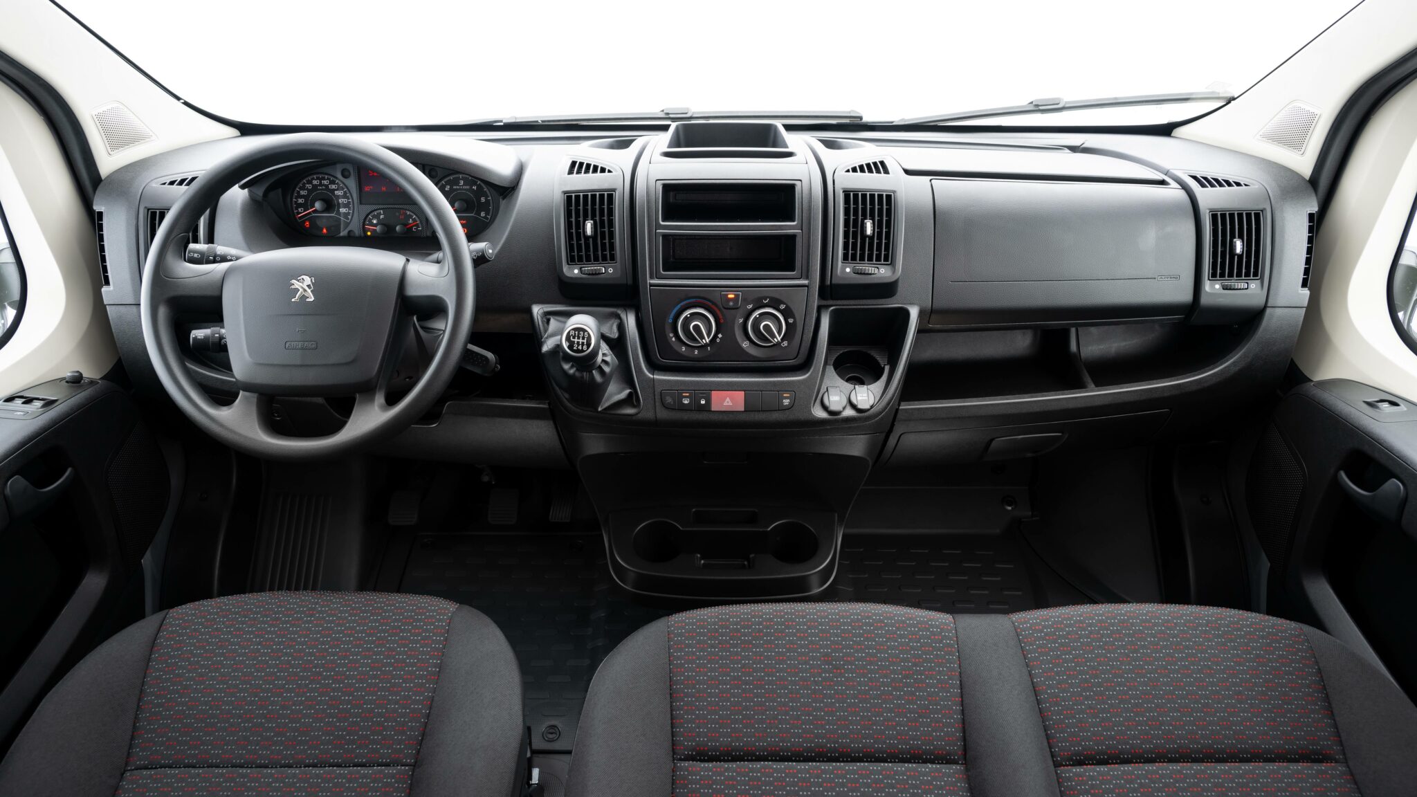 Peugeot lança novo Boxer Minibus; veja preços - Estradão