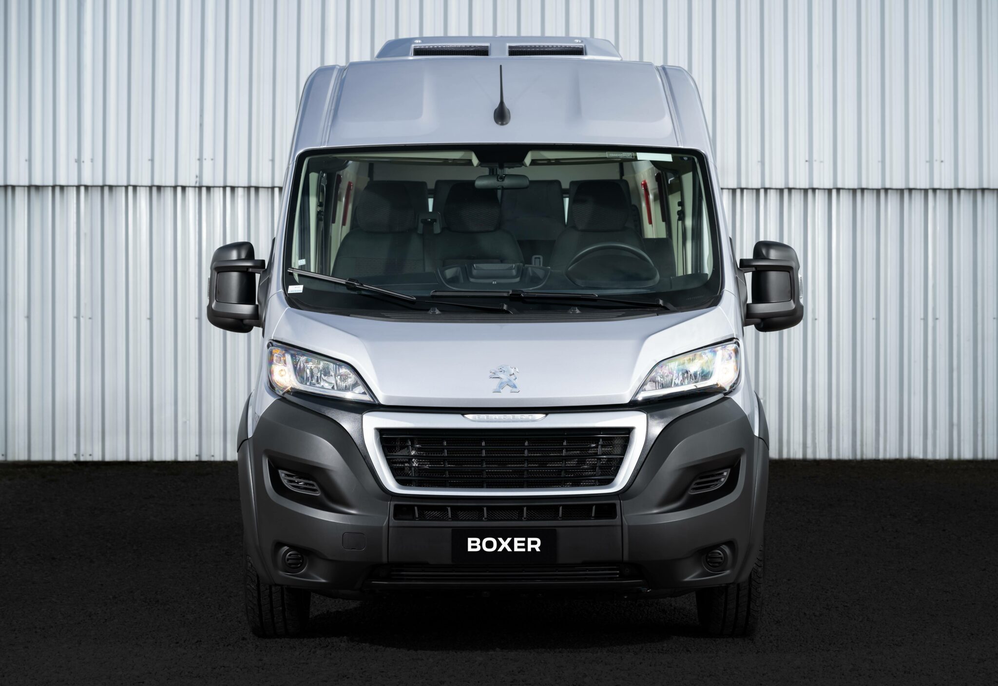 Peugeot lança novo Boxer Minibus; veja preços - Estradão