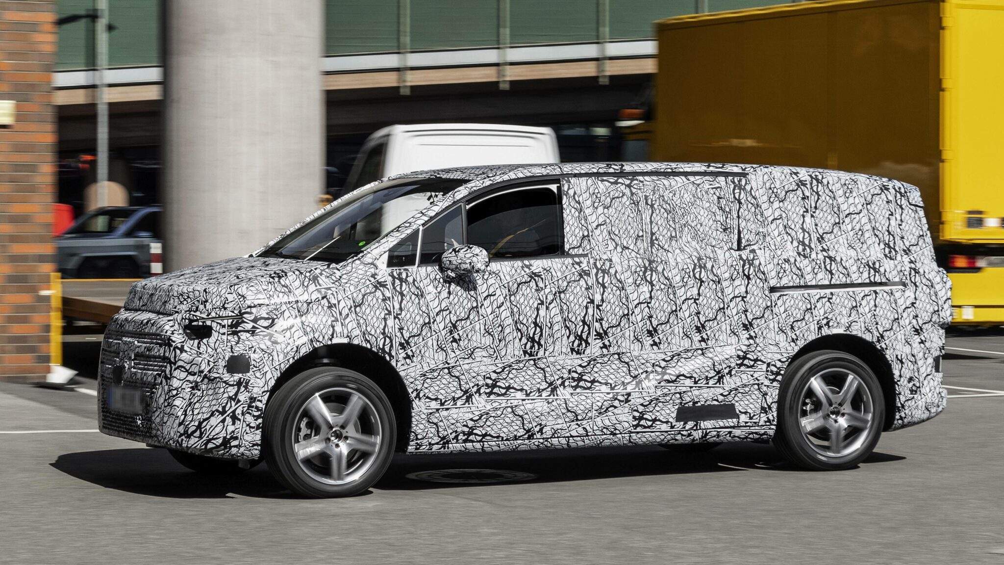 Mercedes-Benz testa VAN.EA, plataforma elétrica da próxima Sprinter ...