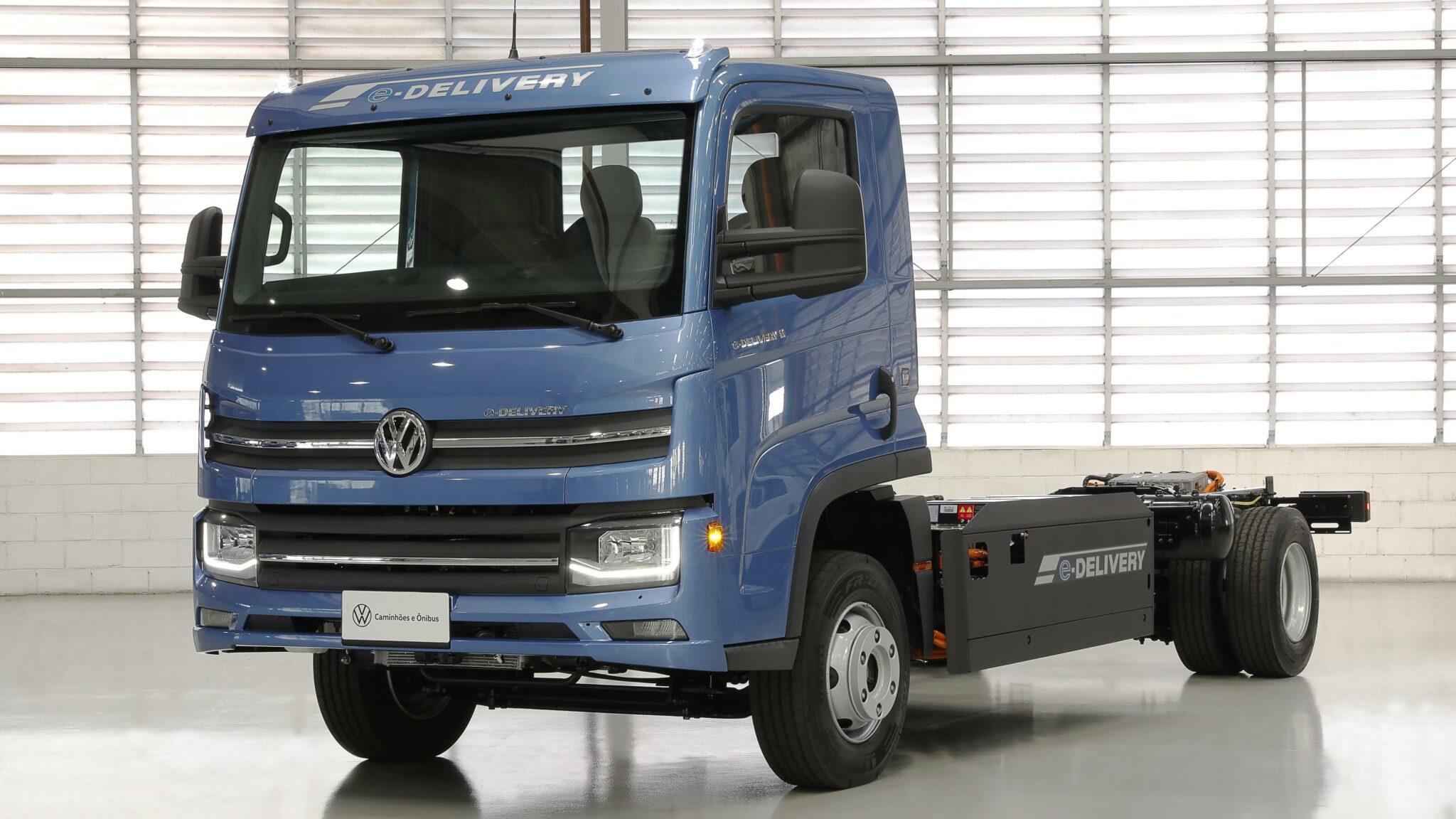 VWCO apresenta Constellation movido a biometano e Meteor híbrido na ...