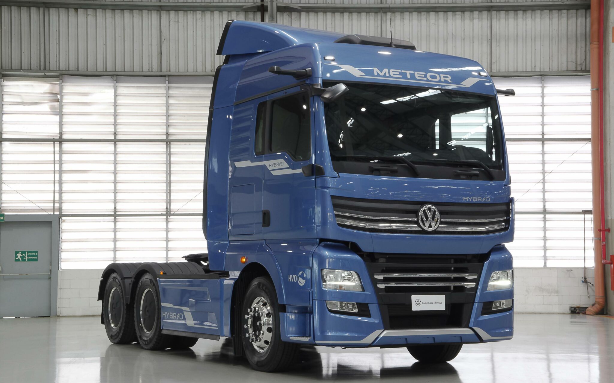 VWCO apresenta Constellation movido a biometano e Meteor híbrido na ...