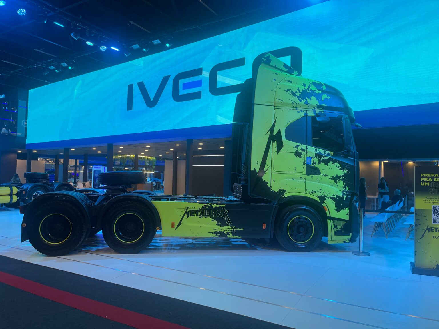 Iveco celebra vendas do S-Way e lança caminhão alusivo à banda ...