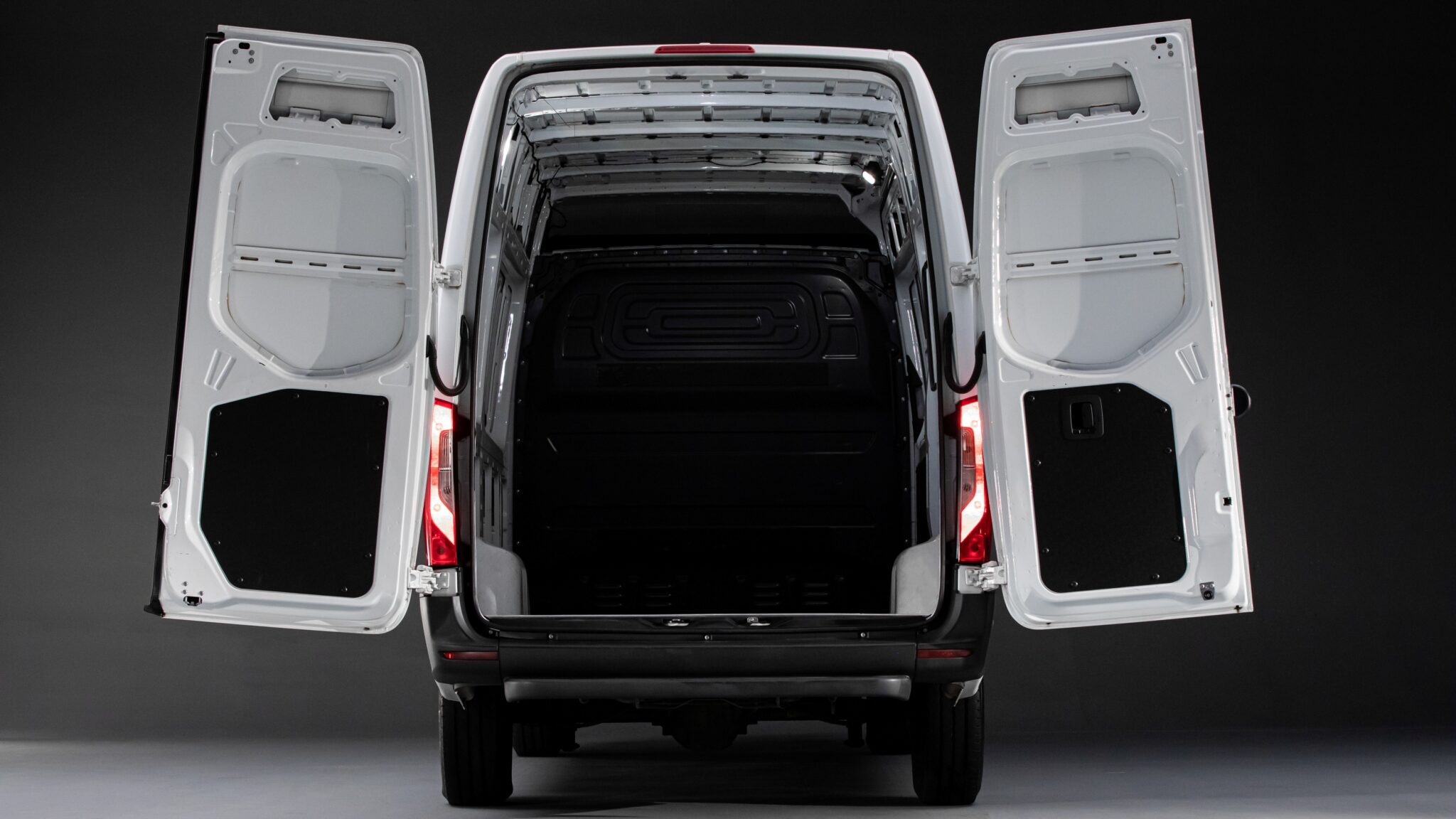 Mercedes-Benz lança linha Sprinter com motor mais potente - Estradão