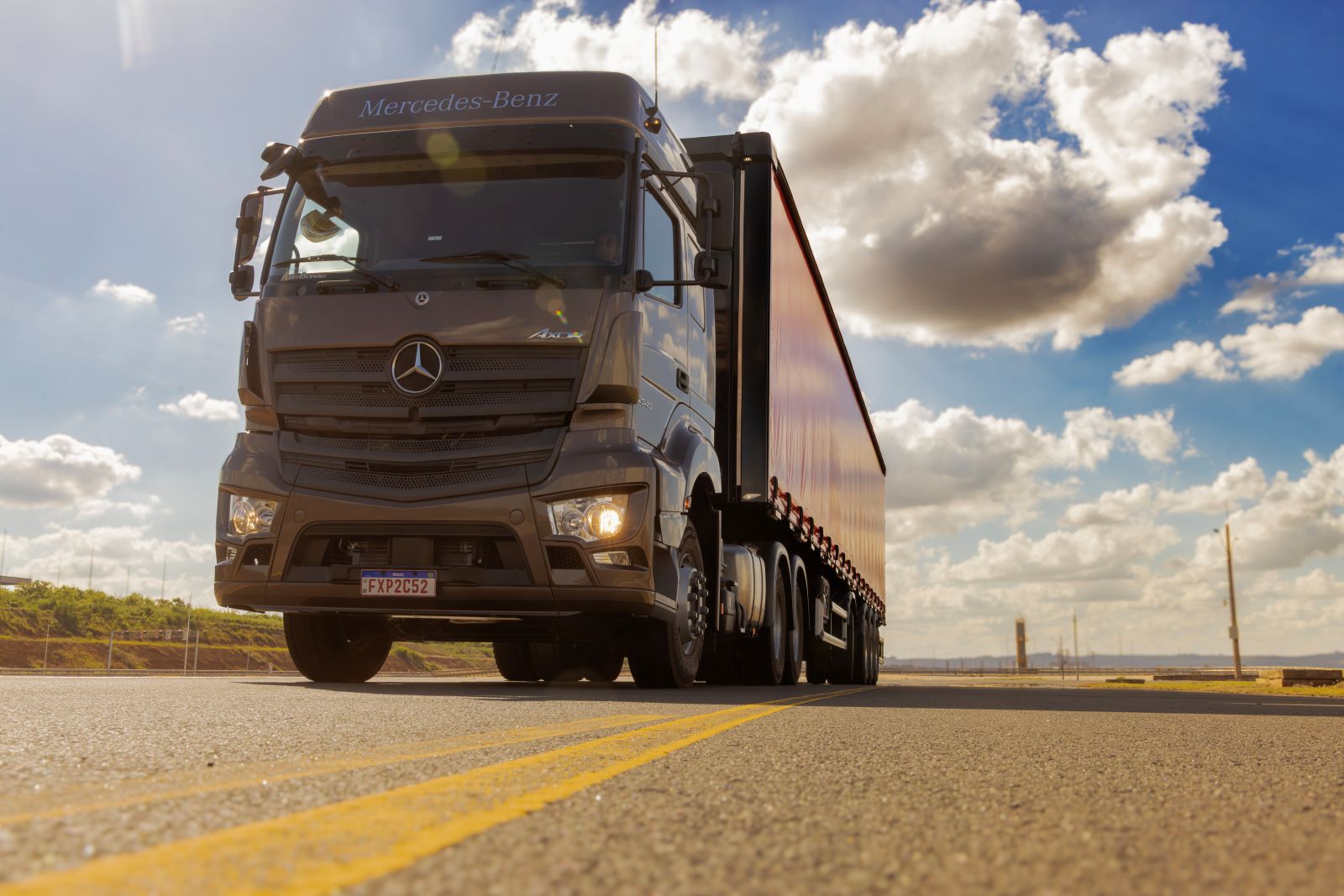 Mercedes-Benz Axor está de volta e chega com preço promocional - Estradão